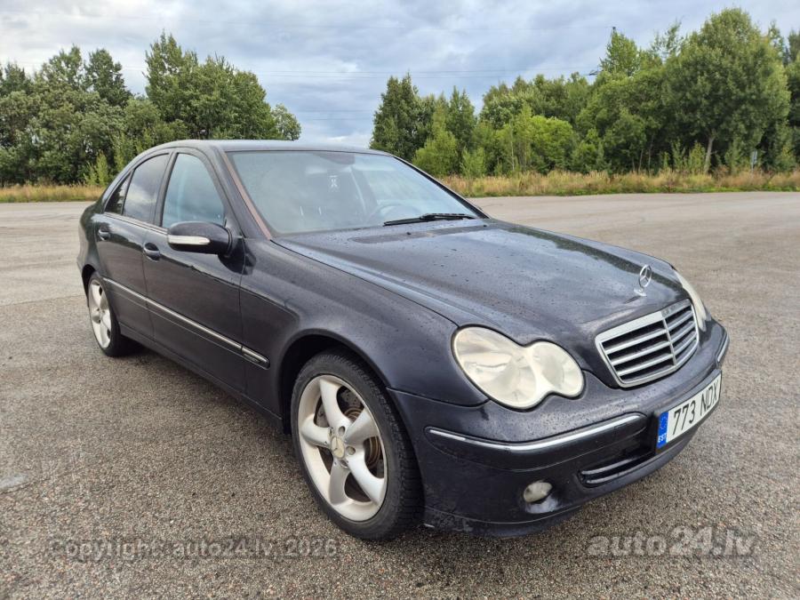 Blue Mercedes-Benz C-Class 2004 in Tallinn, with an engine capacity of 2.10 L and mileage of 370 thousand km for 2499 €, photo 4 on AUTOMOTO.COM.LV