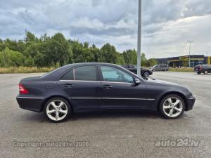 Blue Mercedes-Benz C-Class 2004 in Tallinn, with an engine capacity of 2.10 L and mileage of 370 thousand km for 2499 €, photo 5 on AUTOMOTO.COM.LV