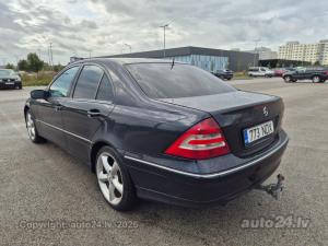 Blue Mercedes-Benz C-Class 2004 in Tallinn, with an engine capacity of 2.10 L and mileage of 370 thousand km for 2499 €, photo 6 on AUTOMOTO.COM.LV