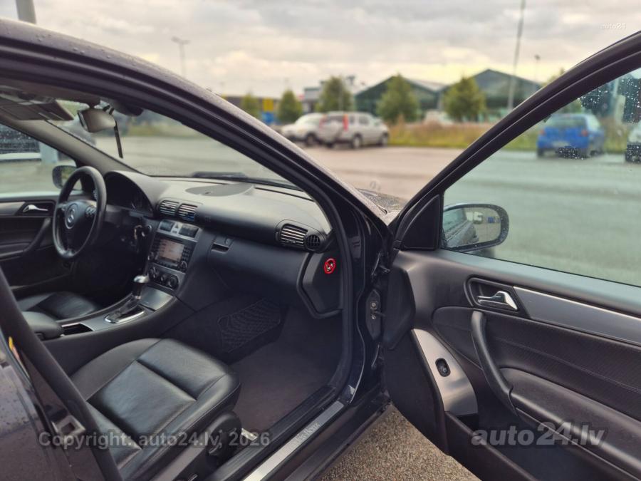 Blue Mercedes-Benz C-Class 2004 in Tallinn, with an engine capacity of 2.10 L and mileage of 370 thousand km for 2499 €, photo 9 on AUTOMOTO.COM.LV