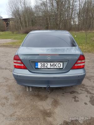Синий Мерседес Ц-Класс 2005 в Таллин, объемом двигателя 1.80 л и пробегом 0 тыс. км за 2500 €, фото 3 на AUTOMOTO.COM.LV