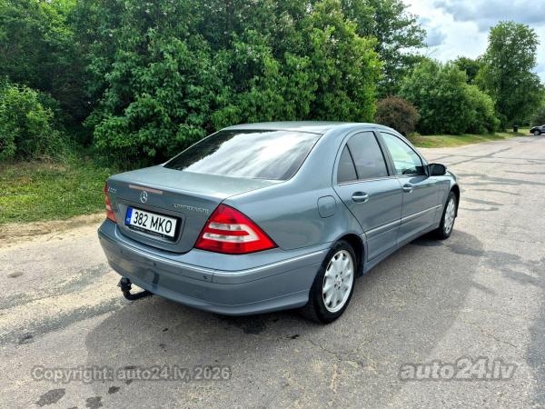 Синий Мерседес Ц-Класс 2005 в Таллин, объемом двигателя 1.80 л и пробегом 212 тыс. км за 1990 €, фото 2 на AUTOMOTO.COM.LV