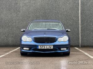 Zils Mercedes-Benz C-Class 2006 Pērnava, ar dzinēja tilpumu 3.00 L un nobraukumu 271 tūkst. km par 4390 €, foto 4 vietnē AUTOMOTO.COM.LV