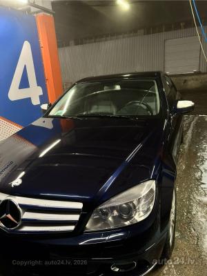 Zils Mercedes-Benz C-Class 2007 Tallina, ar dzinēja tilpumu 2.10 L un nobraukumu 402 tūkst. km par 4900 €, foto  vietnē AUTOMOTO.COM.LV