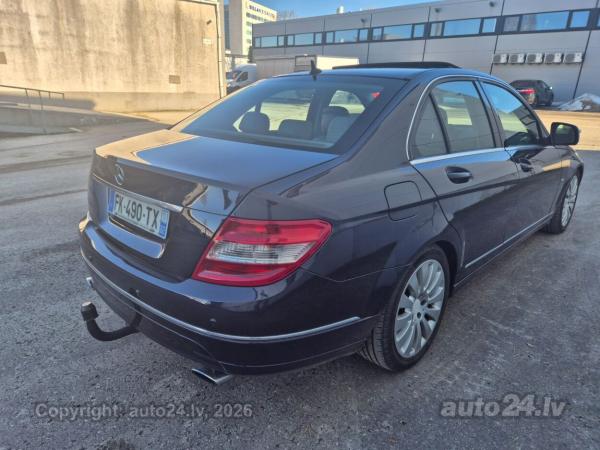 Zils Mercedes-Benz C-Class 2008 Pērnava, ar dzinēja tilpumu 3.00 L un nobraukumu 240 tūkst. km par 4999 €, foto 4 vietnē AUTOMOTO.COM.LV