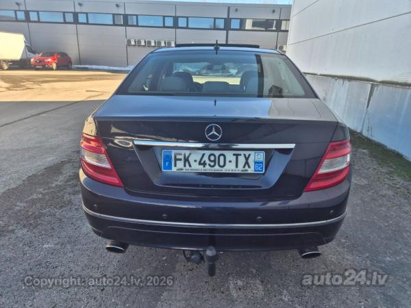 Zils Mercedes-Benz C-Class 2008 Pērnava, ar dzinēja tilpumu 3.00 L un nobraukumu 240 tūkst. km par 4999 €, foto 5 vietnē AUTOMOTO.COM.LV