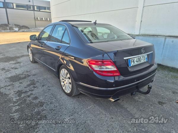 Zils Mercedes-Benz C-Class 2008 Pērnava, ar dzinēja tilpumu 3.00 L un nobraukumu 240 tūkst. km par 4999 €, foto 6 vietnē AUTOMOTO.COM.LV