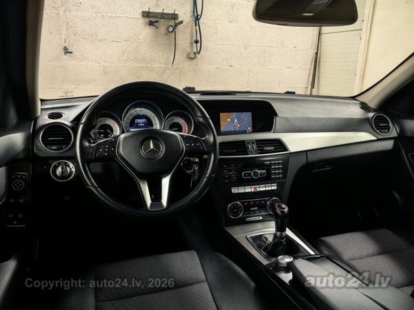 Blue Mercedes-Benz C-Class 2012 in Viljandi, with an engine capacity of 2.10 L and mileage of 212 thousand km for 8390 €, photo 3 on AUTOMOTO.COM.LV