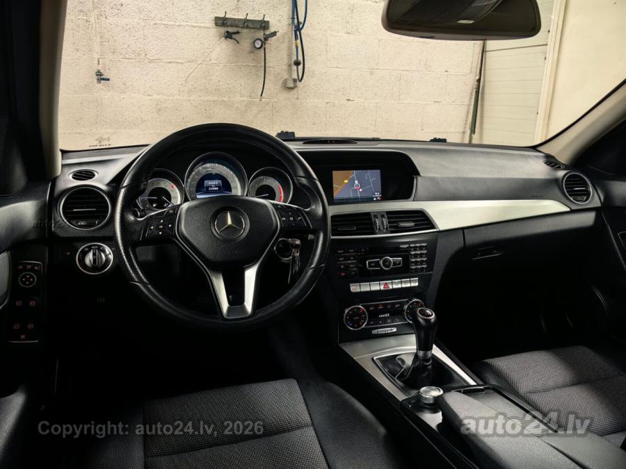 Zils Mercedes-Benz C-Class 2012 Viljandi, ar dzinēja tilpumu 2.10 L un nobraukumu 212 tūkst. km par 8390 €, foto 3 vietnē AUTOMOTO.COM.LV