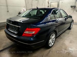Zils Mercedes-Benz C-Class 2012 Viljandi, ar dzinēja tilpumu 2.10 L un nobraukumu 212 tūkst. km par 8390 €, foto 14 vietnē AUTOMOTO.COM.LV