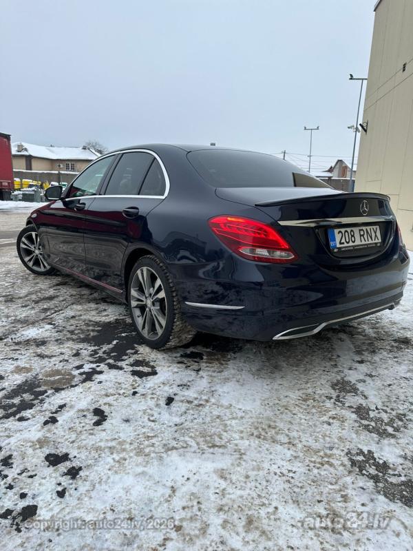 Blue Mercedes-Benz C-Class 2015 in Tallinn, with an engine capacity of 2.10 L and mileage of 311 thousand km for 13500 €, photo 3 on AUTOMOTO.COM.LV