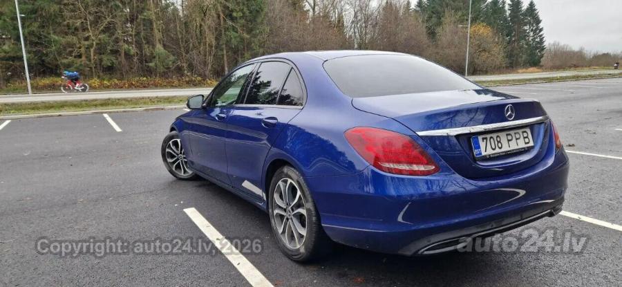 Zils Mercedes-Benz C-Class 2018 Tallina, ar dzinēja tilpumu 2.10 L un nobraukumu 268 tūkst. km par 19000 €, foto 3 vietnē AUTOMOTO.COM.LV