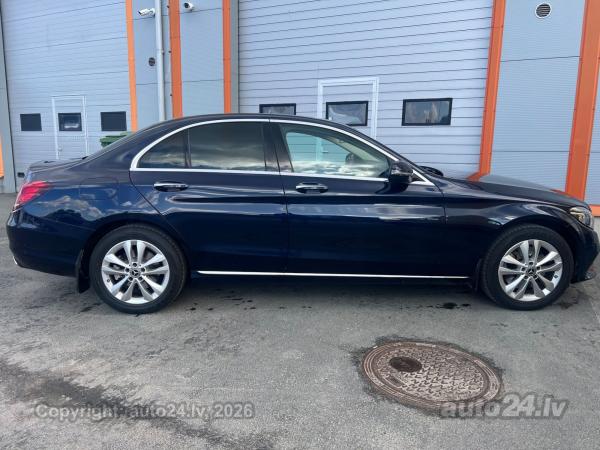 Мерседес Ц-Класс 2019 в Таллин на AUTOMOTO.COM.LV Синий Мерседес Ц-Класс 2019 в Таллин, объемом двигателя 2.00 л и пробегом 131 тыс. км за 24500 €, фото 6 на AUTOMOTO.COM.LV