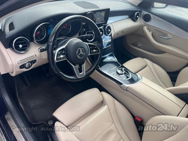 Мерседес Ц-Класс 2019 в Таллин на AUTOMOTO.COM.LV Синий Мерседес Ц-Класс 2019 в Таллин, объемом двигателя 2.00 л и пробегом 131 тыс. км за 24500 €, фото 11 на AUTOMOTO.COM.LV