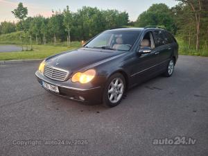 Синий Мерседес Ц-Класс 2001 в Таллин, объемом двигателя 2.60 л и пробегом 198 тыс. км за 1300 €, фото  на AUTOMOTO.COM.LV