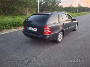Синий Мерседес Ц-Класс 2001 в Таллин, объемом двигателя 2.60 л и пробегом 198 тыс. км за 1300 €, фото 4 на AUTOMOTO.COM.LV
