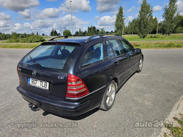 Zils Mercedes-Benz C-Class 2001 Tartu, ar dzinēja tilpumu 2.10 L un nobraukumu 203 tūkst. km par 2790 €, foto 3 vietnē AUTOMOTO.COM.LV