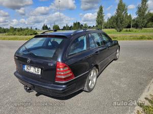 Zils Mercedes-Benz C-Class 2001 Tartu, ar dzinēja tilpumu 2.10 L un nobraukumu 203 tūkst. km par 2790 €, foto 4 vietnē AUTOMOTO.COM.LV