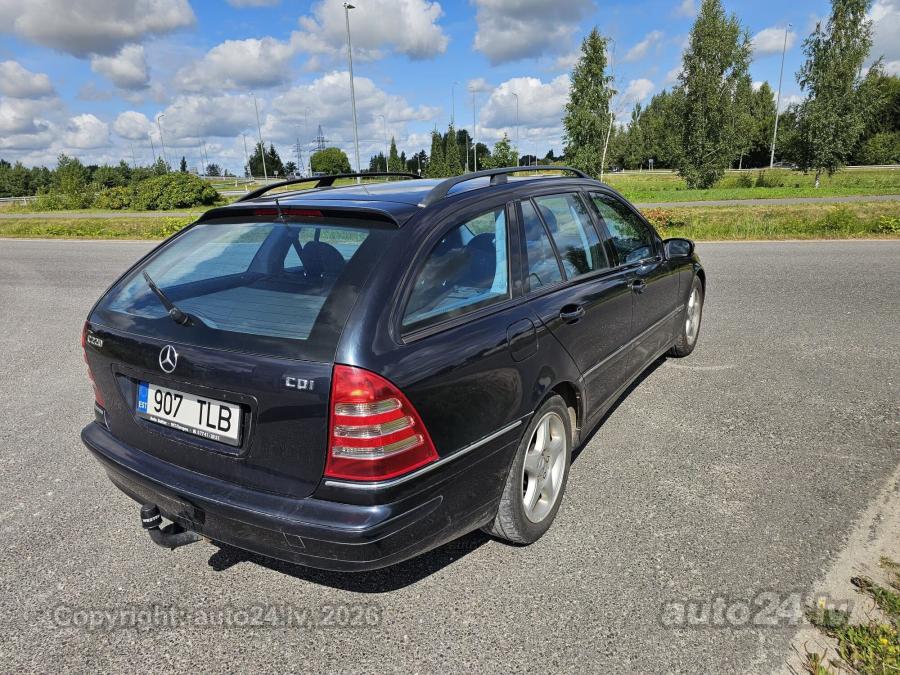 Zils Mercedes-Benz C-Class 2001 Tartu, ar dzinēja tilpumu 2.10 L un nobraukumu 203 tūkst. km par 2790 €, foto 4 vietnē AUTOMOTO.COM.LV