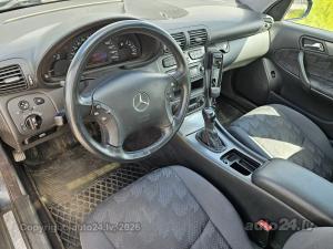 Zils Mercedes-Benz C-Class 2001 Tartu, ar dzinēja tilpumu 2.10 L un nobraukumu 203 tūkst. km par 2790 €, foto 7 vietnē AUTOMOTO.COM.LV