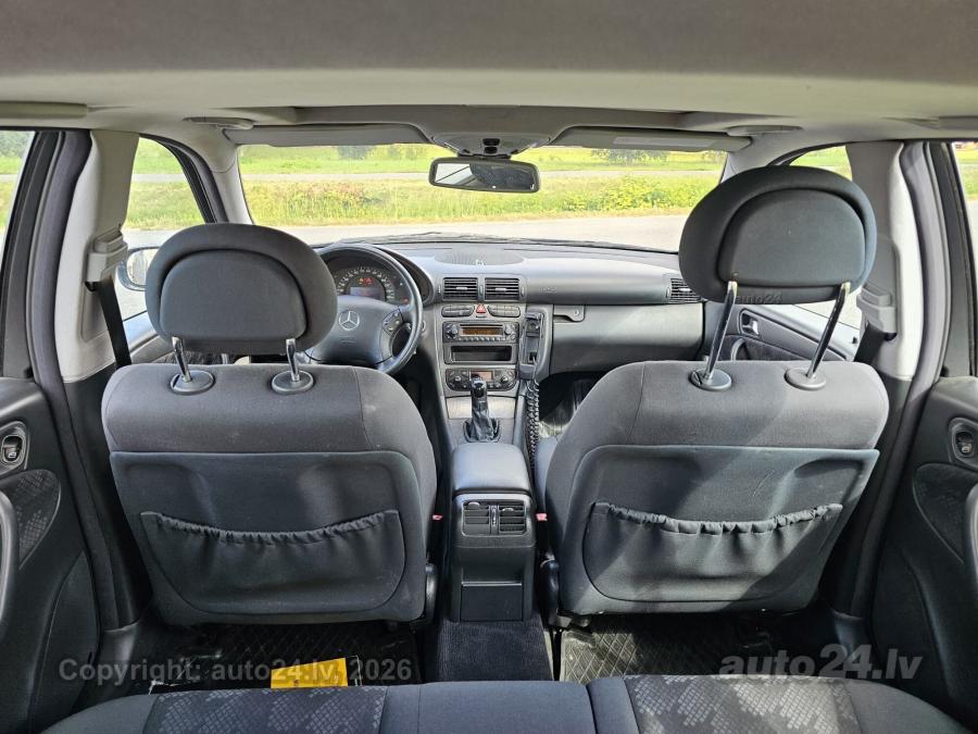 Zils Mercedes-Benz C-Class 2001 Tartu, ar dzinēja tilpumu 2.10 L un nobraukumu 203 tūkst. km par 2790 €, foto 9 vietnē AUTOMOTO.COM.LV