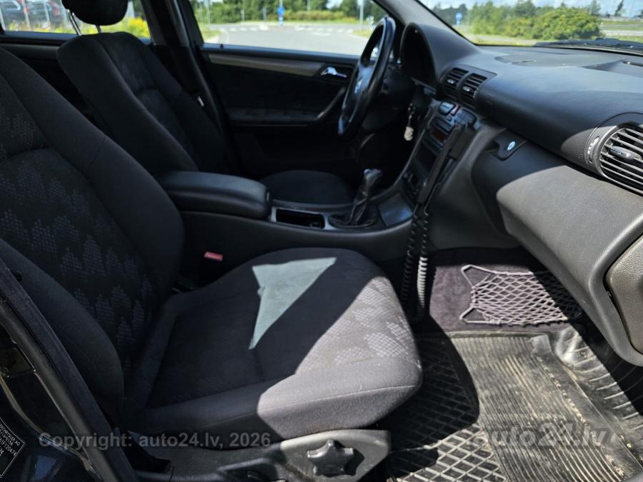 Zils Mercedes-Benz C-Class 2001 Tartu, ar dzinēja tilpumu 2.10 L un nobraukumu 203 tūkst. km par 2790 €, foto 11 vietnē AUTOMOTO.COM.LV