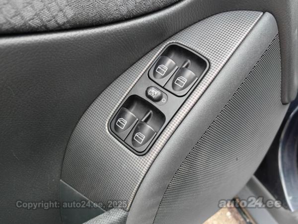 Zils Mercedes-Benz C-Class 2003 Tartu, ar dzinēja tilpumu 2.10 L un nobraukumu 373 tūkst. km par 2990 €, foto 11 vietnē AUTOMOTO.COM.LV