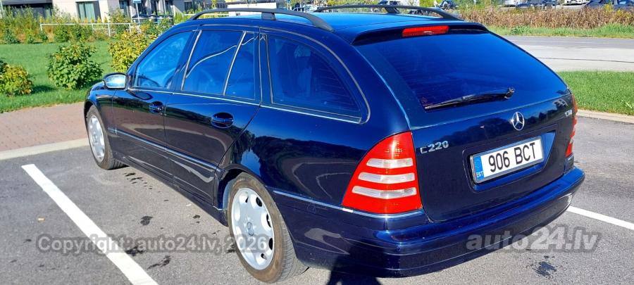 Zils Mercedes-Benz C-Class 2005 Tallina, ar dzinēja tilpumu 2.10 L un nobraukumu 325 tūkst. km par 3200 €, foto 5 vietnē AUTOMOTO.COM.LV