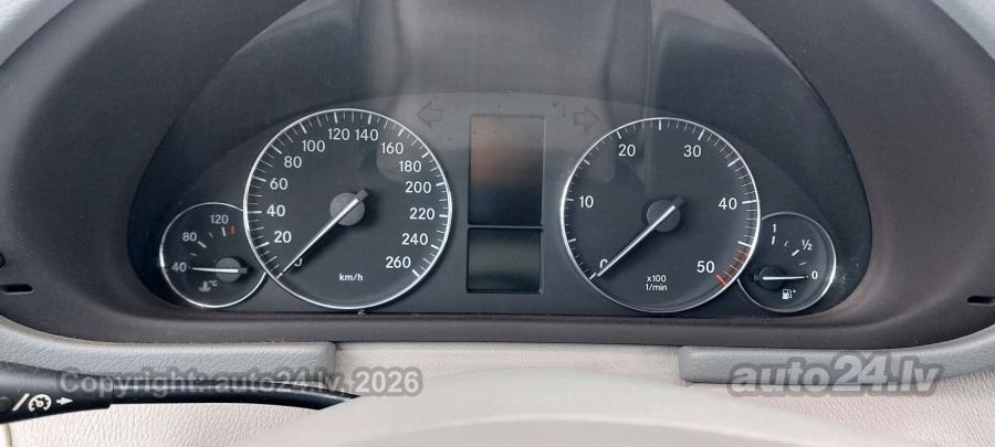 Zils Mercedes-Benz C-Class 2005 Tallina, ar dzinēja tilpumu 2.10 L un nobraukumu 325 tūkst. km par 3200 €, foto 8 vietnē AUTOMOTO.COM.LV