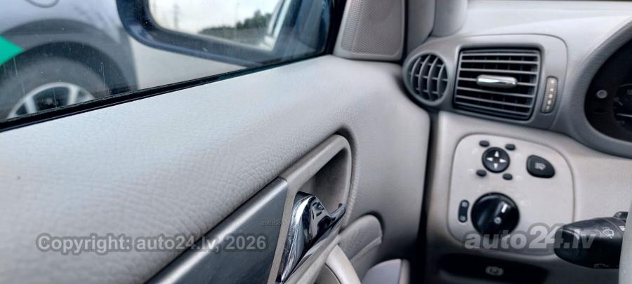 Zils Mercedes-Benz C-Class 2005 Tallina, ar dzinēja tilpumu 2.10 L un nobraukumu 325 tūkst. km par 3200 €, foto 10 vietnē AUTOMOTO.COM.LV