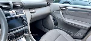Zils Mercedes-Benz C-Class 2005 Tallina, ar dzinēja tilpumu 2.10 L un nobraukumu 325 tūkst. km par 3200 €, foto 11 vietnē AUTOMOTO.COM.LV