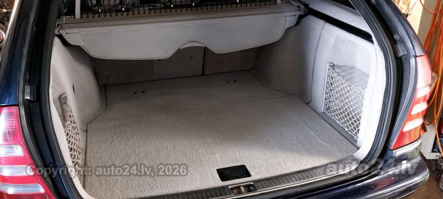 Zils Mercedes-Benz C-Class 2005 Tallina, ar dzinēja tilpumu 2.10 L un nobraukumu 325 tūkst. km par 3200 €, foto 15 vietnē AUTOMOTO.COM.LV