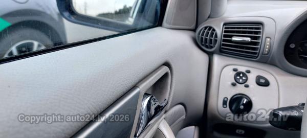 Zils Mercedes-Benz C-Class 2005 Tallina, ar dzinēja tilpumu 2.10 L un nobraukumu 325 tūkst. km par 3200 €, foto 10 vietnē AUTOMOTO.COM.LV