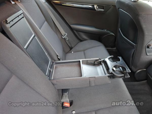 Zils Mercedes-Benz C-Class 2008 Tartu, ar dzinēja tilpumu 1.80 L un nobraukumu 297 tūkst. km par 4999 €, foto 11 vietnē AUTOMOTO.COM.LV