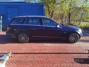 Zils Mercedes-Benz C-Class 2009 Tallina, ar dzinēja tilpumu 2.10 L un nobraukumu 340 tūkst. km par 3699 €, foto  vietnē AUTOMOTO.COM.LV