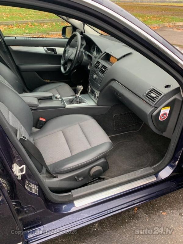 Zils Mercedes-Benz C-Class 2009 Tallina, ar dzinēja tilpumu 2.10 L un nobraukumu 340 tūkst. km par 3699 €, foto 8 vietnē AUTOMOTO.COM.LV