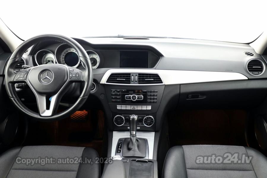 Blue Mercedes-Benz C-Class 2011 in Tallinn, with an engine capacity of 2.10 L and mileage of 324 thousand km for 5499 €, photo 6 on AUTOMOTO.COM.LV