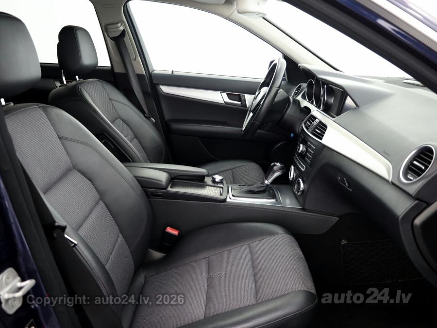 Blue Mercedes-Benz C-Class 2011 in Tallinn, with an engine capacity of 2.10 L and mileage of 324 thousand km for 5499 €, photo 7 on AUTOMOTO.COM.LV