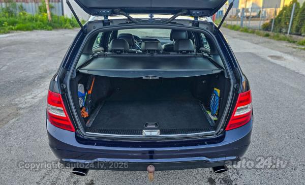 Blue Mercedes-Benz C-Class 2011 in Tallinn, with an engine capacity of 3.00 L and mileage of 269 thousand km for 8300 €, photo 5 on AUTOMOTO.COM.LV