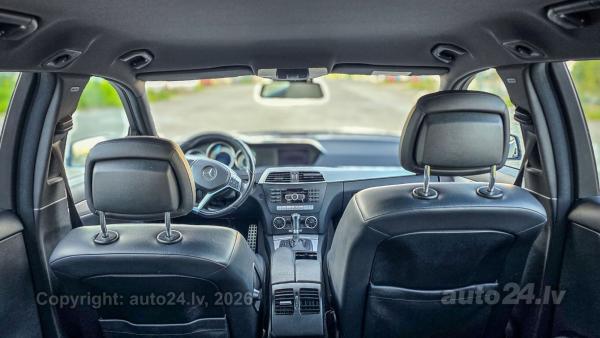 Blue Mercedes-Benz C-Class 2011 in Tallinn, with an engine capacity of 3.00 L and mileage of 269 thousand km for 8300 €, photo 6 on AUTOMOTO.COM.LV