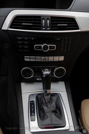 Zils Mercedes-Benz C-Class 2011 Tallina, ar dzinēja tilpumu 3.00 L un nobraukumu 269 tūkst. km par 6499 €, foto 11 vietnē AUTOMOTO.COM.LV