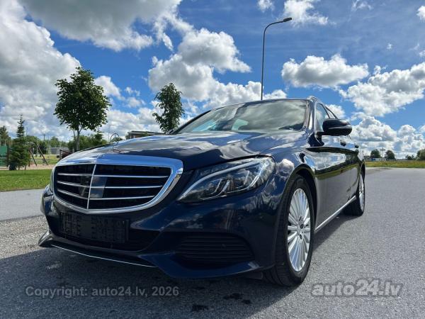 Zils Mercedes-Benz C-Class 2014 Tallina, ar dzinēja tilpumu 2.10 L un nobraukumu 216 tūkst. km par 11900 €, foto 4 vietnē AUTOMOTO.COM.LV