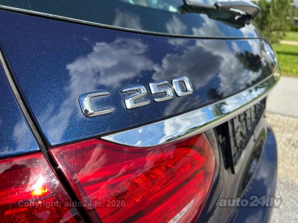 Zils Mercedes-Benz C-Class 2014 Tallina, ar dzinēja tilpumu 2.10 L un nobraukumu 216 tūkst. km par 11900 €, foto 9 vietnē AUTOMOTO.COM.LV