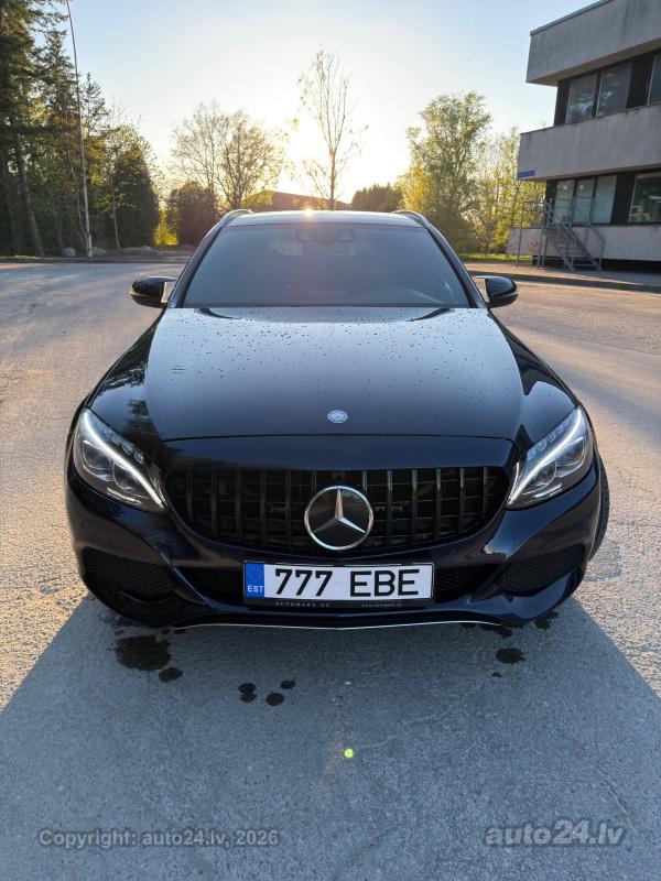 Blue Mercedes-Benz C-Class 2015 in Tallinn, with an engine capacity of 2.10 L and mileage of 279 thousand km for 13750 €, photo 3 on AUTOMOTO.COM.LV