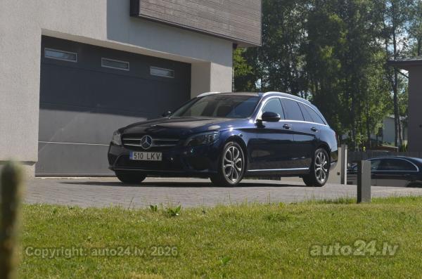 Zils Mercedes-Benz C-Class 2018 Tallina, ar dzinēja tilpumu 2.00 L un nobraukumu 298 tūkst. km par 19999 €, foto 1 vietnē AUTOMOTO.COM.LV
