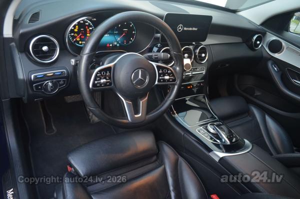 Zils Mercedes-Benz C-Class 2018 Tallina, ar dzinēja tilpumu 2.00 L un nobraukumu 298 tūkst. km par 19999 €, foto 8 vietnē AUTOMOTO.COM.LV