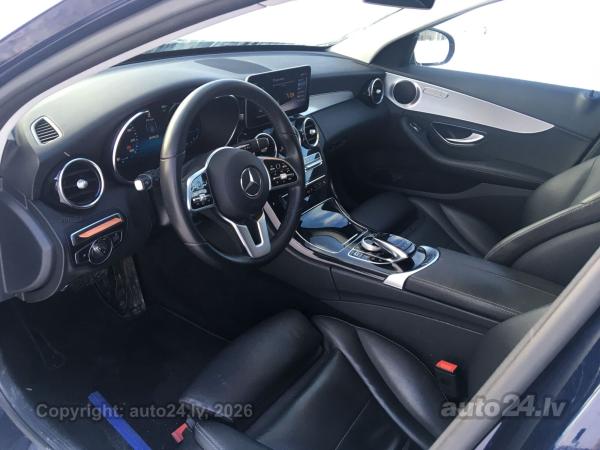 Zils Mercedes-Benz C-Class 2018 Tallina, ar dzinēja tilpumu 2.00 L un nobraukumu 298 tūkst. km par 19999 €, foto 9 vietnē AUTOMOTO.COM.LV
