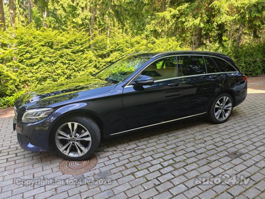 Zils Mercedes-Benz C-Class 2018 Tallina, ar dzinēja tilpumu 2.00 L un nobraukumu 211 tūkst. km par 21000 €, foto 3 vietnē AUTOMOTO.COM.LV