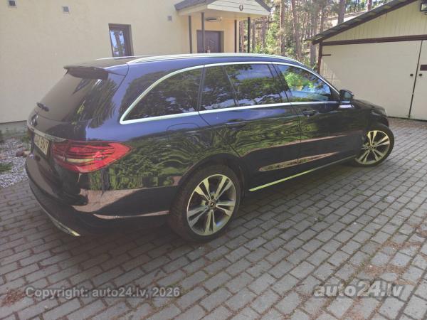 Zils Mercedes-Benz C-Class 2018 Tallina, ar dzinēja tilpumu 2.00 L un nobraukumu 211 tūkst. km par 21000 €, foto 3 vietnē AUTOMOTO.COM.LV