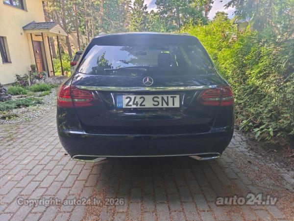Zils Mercedes-Benz C-Class 2018 Tallina, ar dzinēja tilpumu 2.00 L un nobraukumu 211 tūkst. km par 21000 €, foto 4 vietnē AUTOMOTO.COM.LV